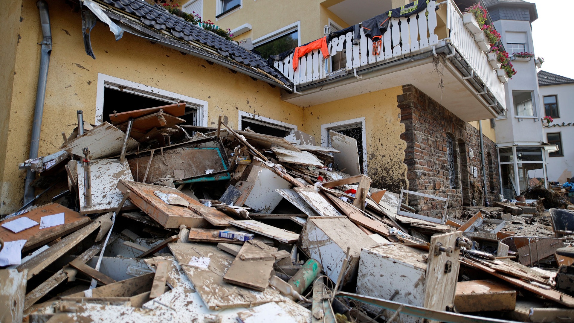 Hochwasser: Extremwetter durch den Klimawandel - SWR Kindernetz Hochwasser: Extremwetter durch den Klimawandel - SWR Kindernetz